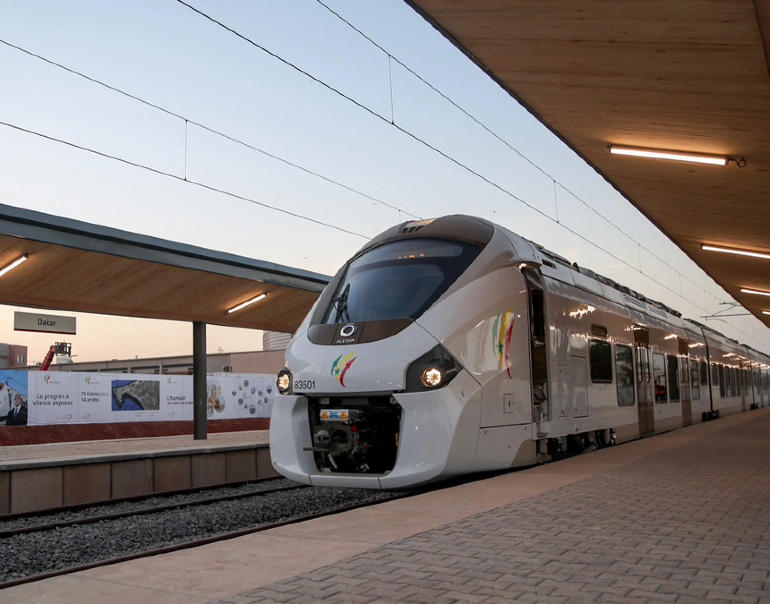 le TER de Dakar dans une gare